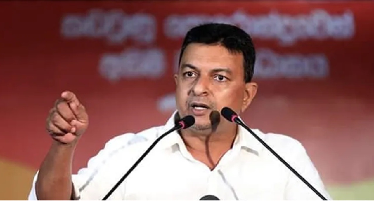 මුහුණුපොත කැළඹෙයි – පඩි වැඩි කරා කීව නි.ඇමති මහින්ද ජයසිංහට එකතු වෙලා ...